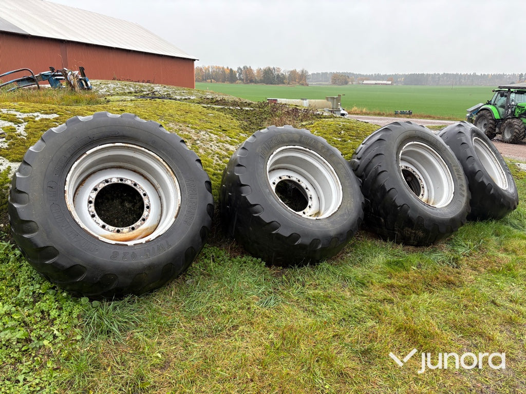 Däck - Trelleborg Twin 428 med fälg