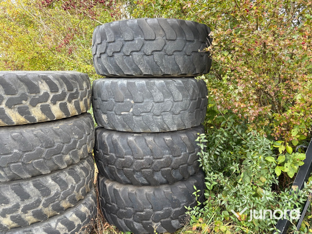 Däck + Fälg - Dunlop 405/70R18, Till hjullastare