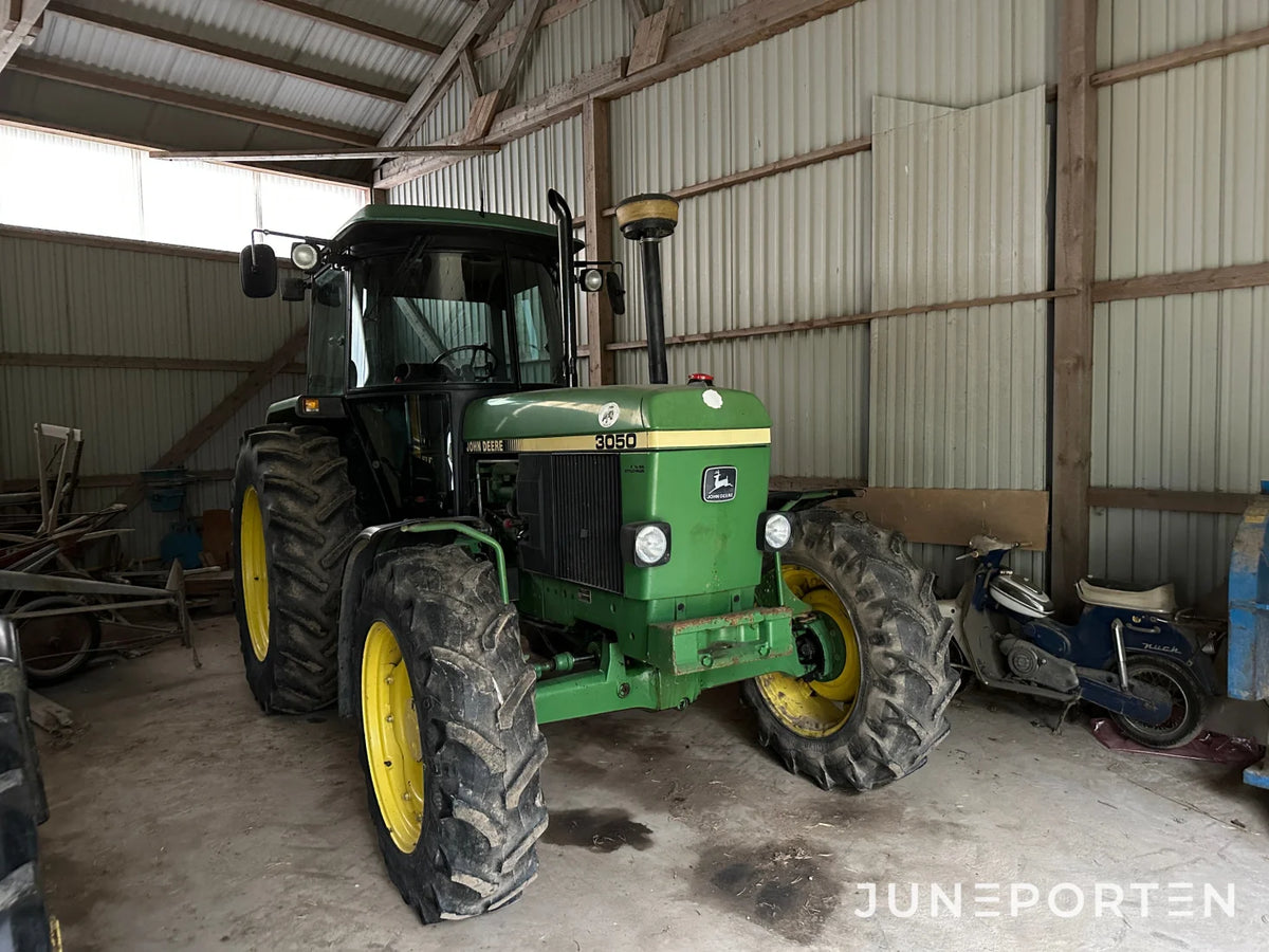 John Deere 3050