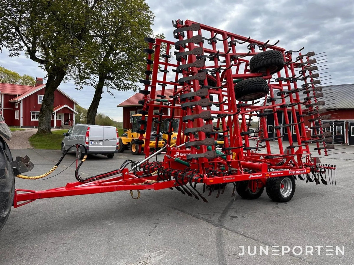 Harv Kverneland Master PRO 900